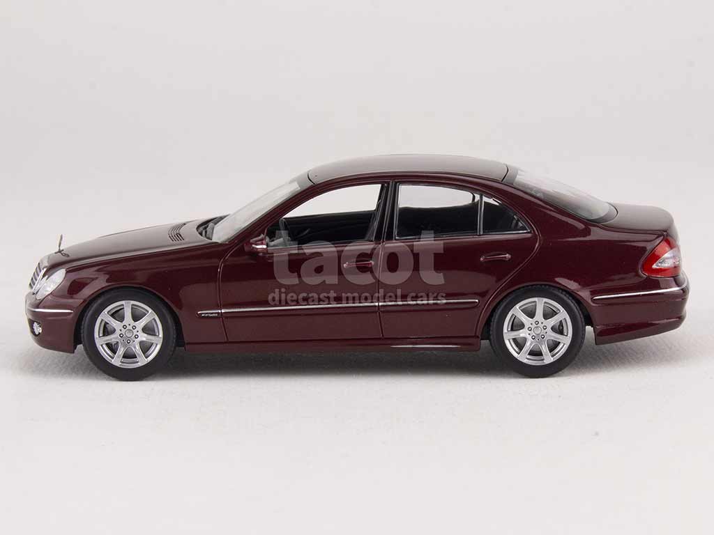 Mercedes - E Class/ W211 2006 - Maxichamps - 1/43 - Autos Miniatures Tacot