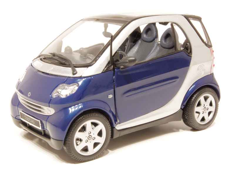 Smart - Fortwo Coupé 2000 - Maisto - 1/18 - Autos Miniatures Tacot