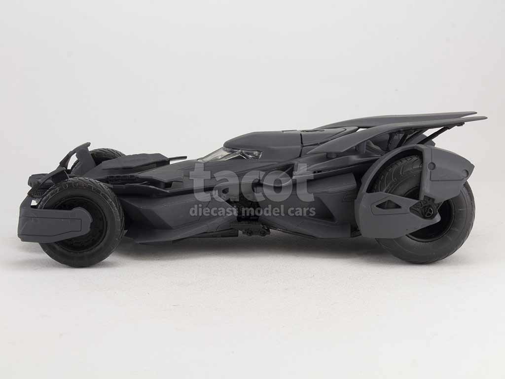 Batmobile - Batman v Superman 2016 - Modèle Presse - 1/24 - Autos ...