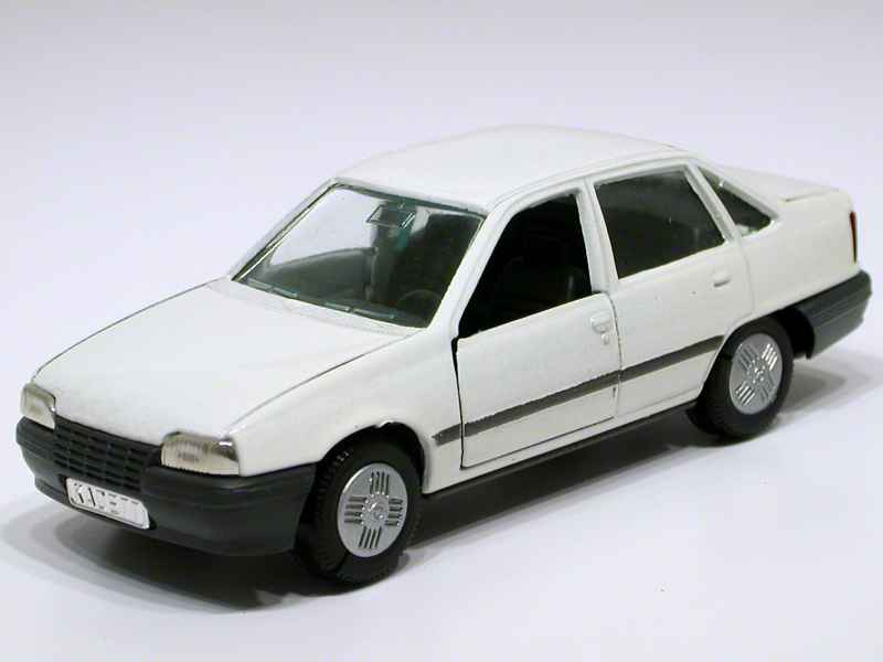 Opel - Kadett GLS 4 Doors - Gama - 1/43 - Autos Miniatures Tacot